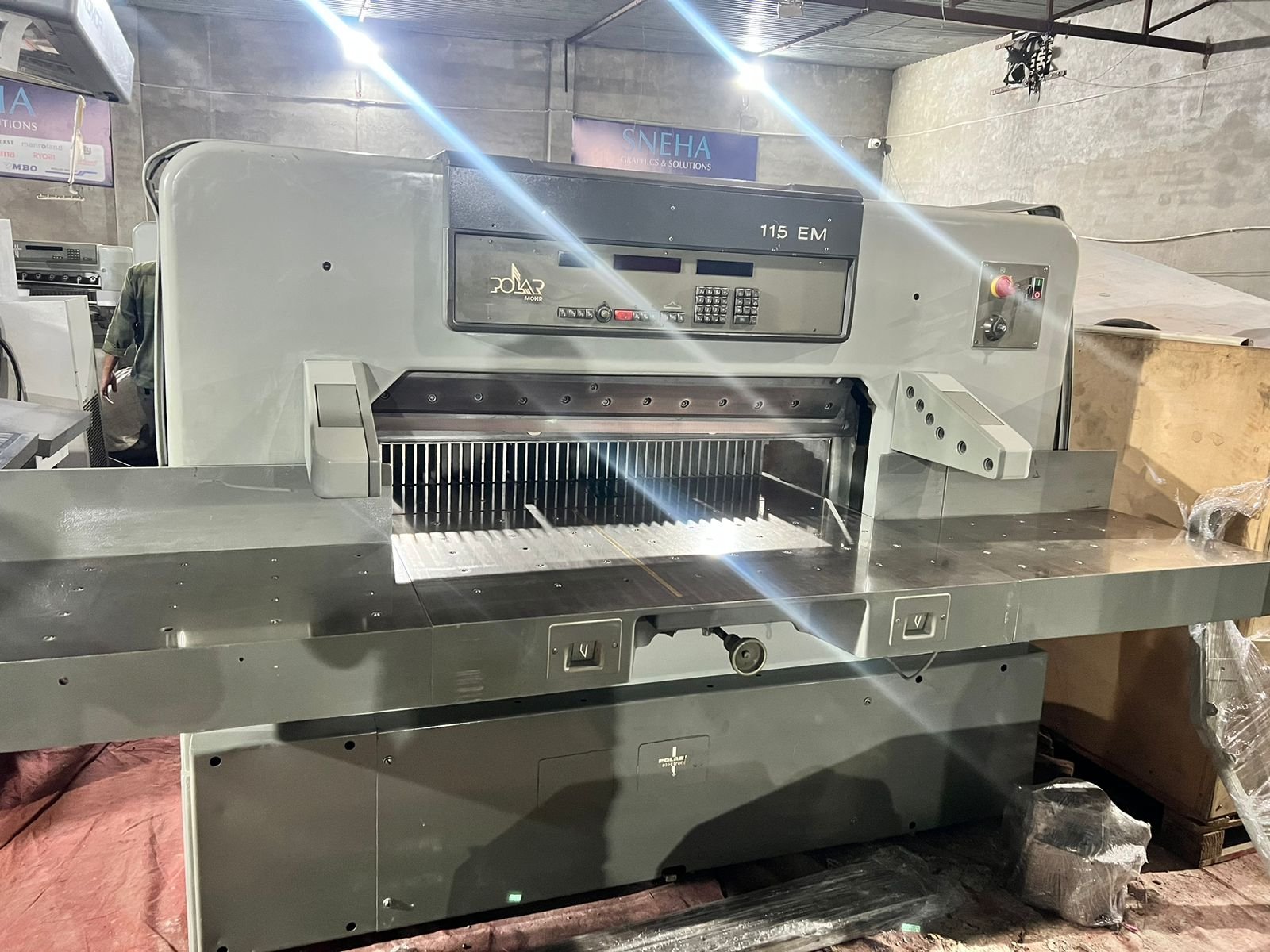 POLAR 115 EM PAPER CUTTING MACHINE Year - 1992